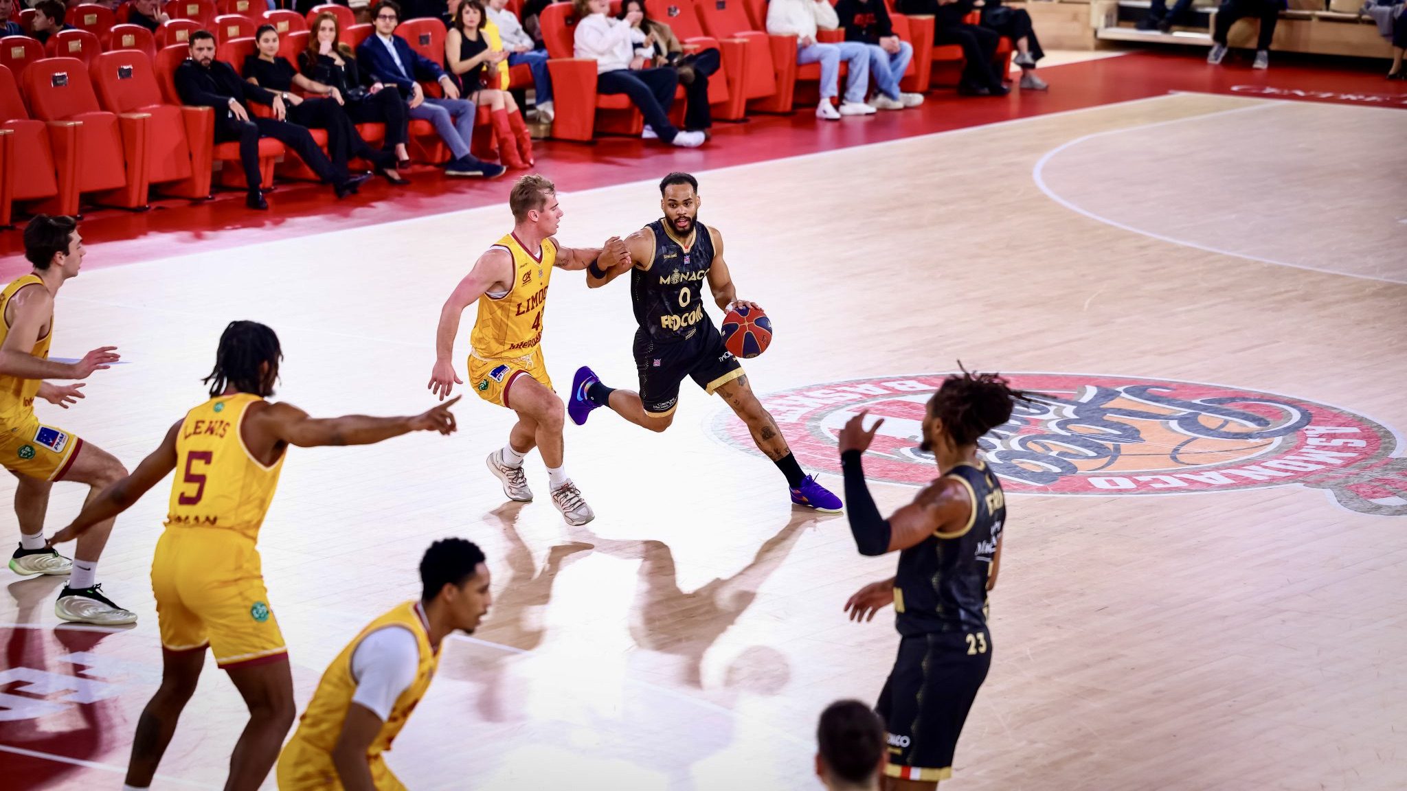 Roca Team power past Limoges to stay top of the Betclic Elite - NEWS.MC ...